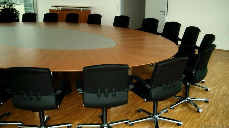 circon s-class 6x4m - Elliptischer Konferenztisch für HDI, Hilden ...